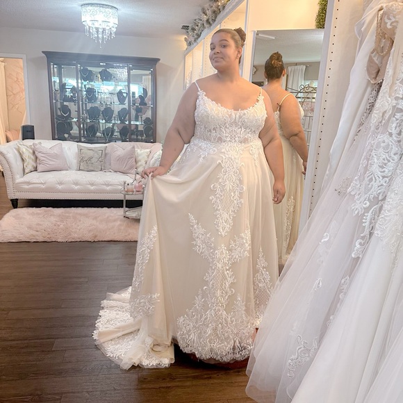 Bella Lusso Bridal | Dresses | New Boho Lace Wedding Dress Bridal Gown ...